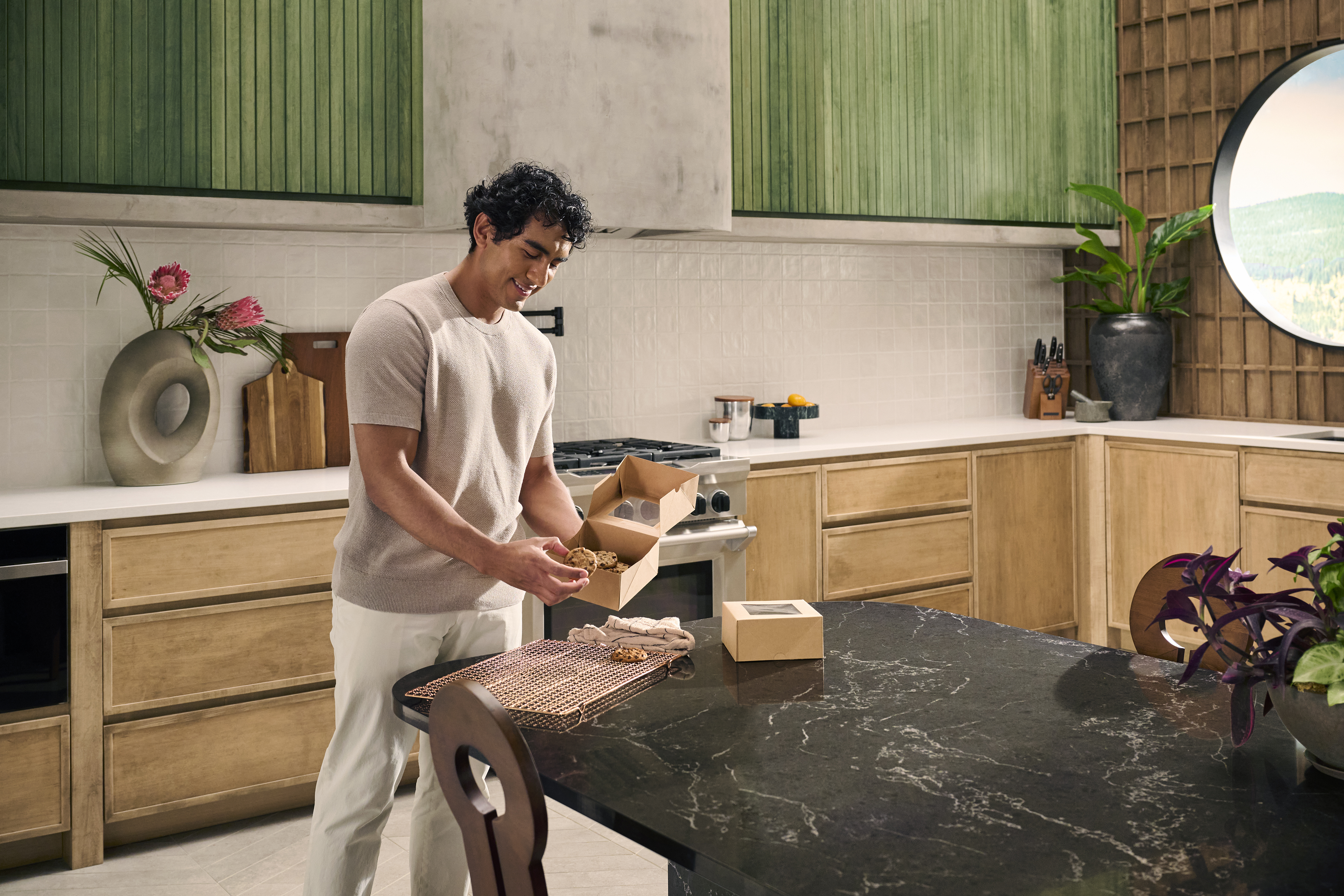 Carbo Brushed, VIATERA - Quartz Countertops | LX Hausys US