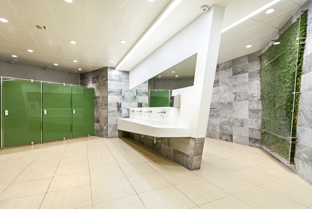 Naples International Airport | Case Studies | LX Hausys